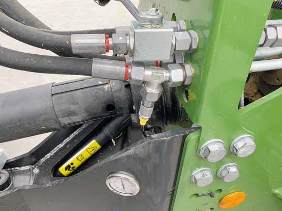 Emergency baler hitch release system gets DLG thumbs up – Wheels and Fields