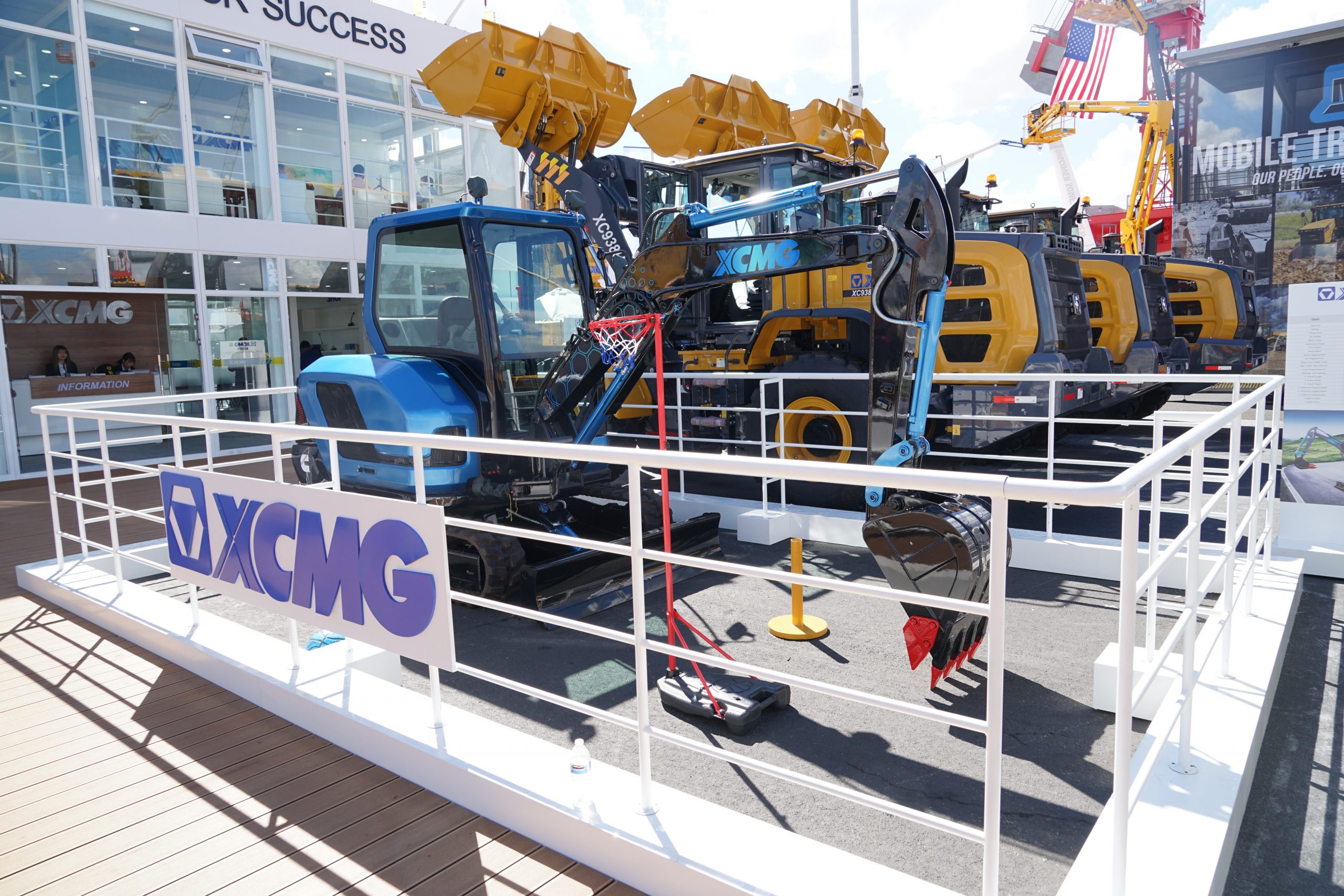 Powered by Cummins new XCMG Electric Excavator makes its debut – Wheels ...