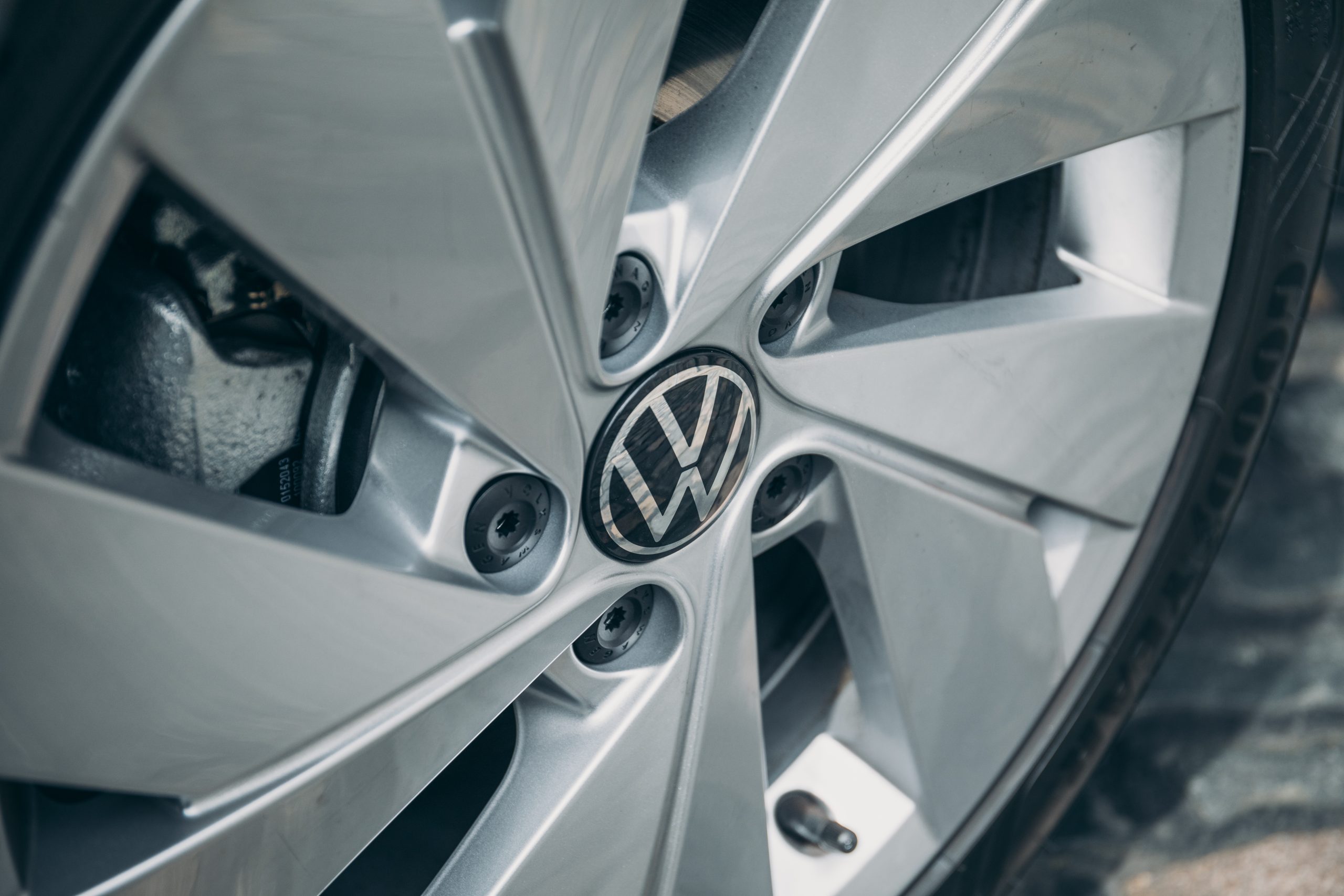 Volkswagen delivers enhanced driving refinement in new Golf 8 – Wheels ...