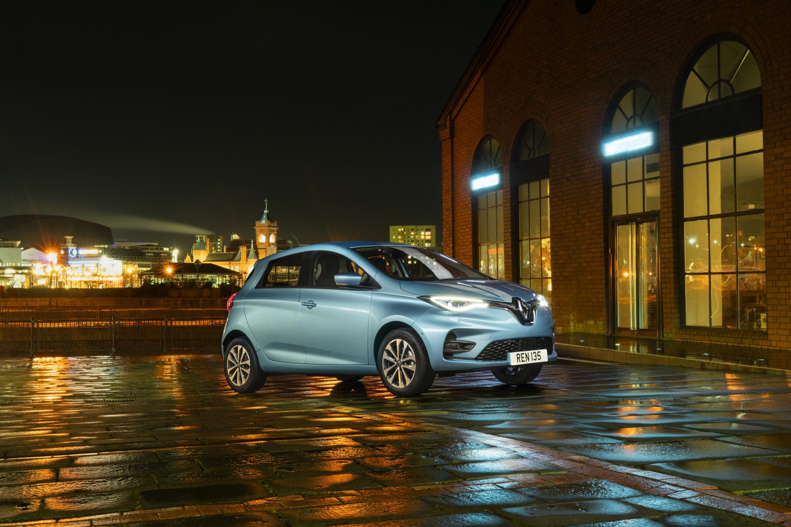 Renault brings forward VAT reduction giving customers €1,000 VATBACK in ...