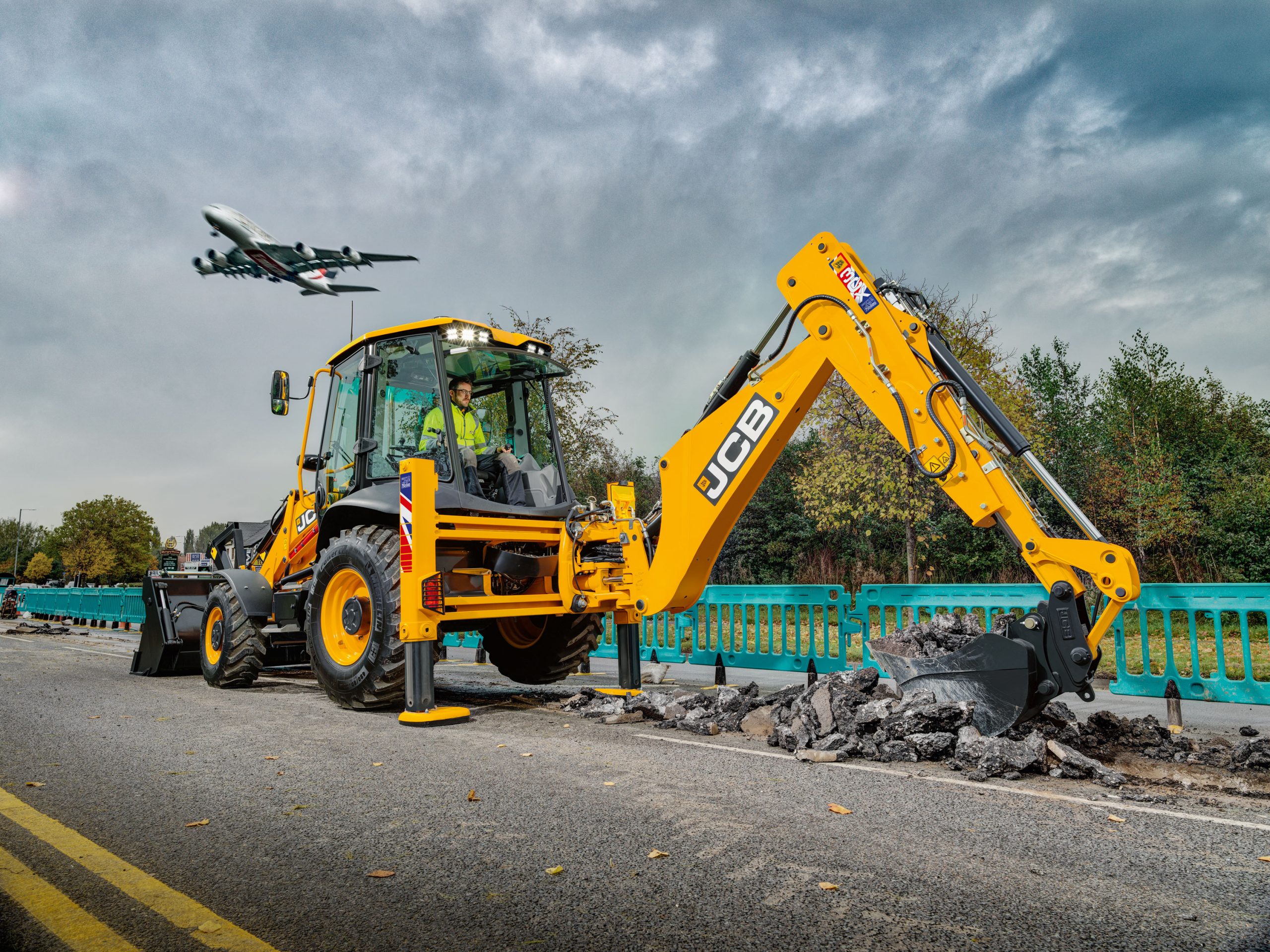 JCB updates market leading 3CX backhoe loader – Wheels and Fields