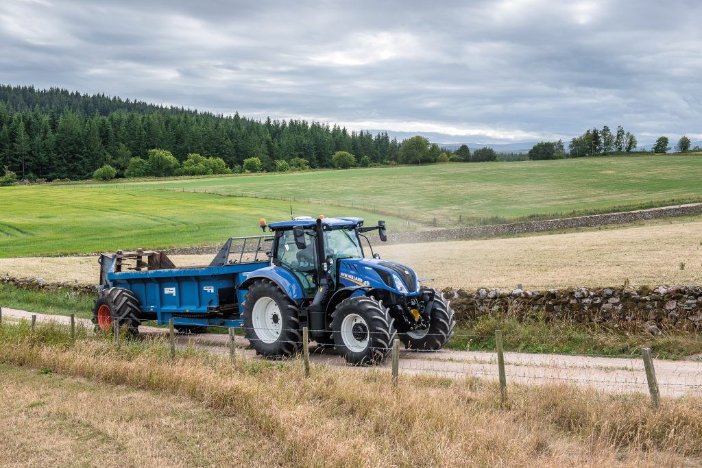 New Holland widens T6 tractor range with 6-cylinder T6.160 Dynamic ...