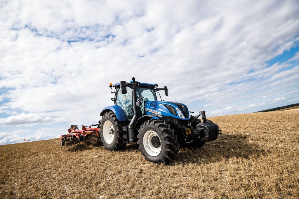 New Holland widens T6 tractor range with 6-cylinder T6.160 Dynamic ...