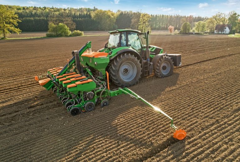 Fast and precise with the Amazone Precea 6000 seeder – Wheels and Fields