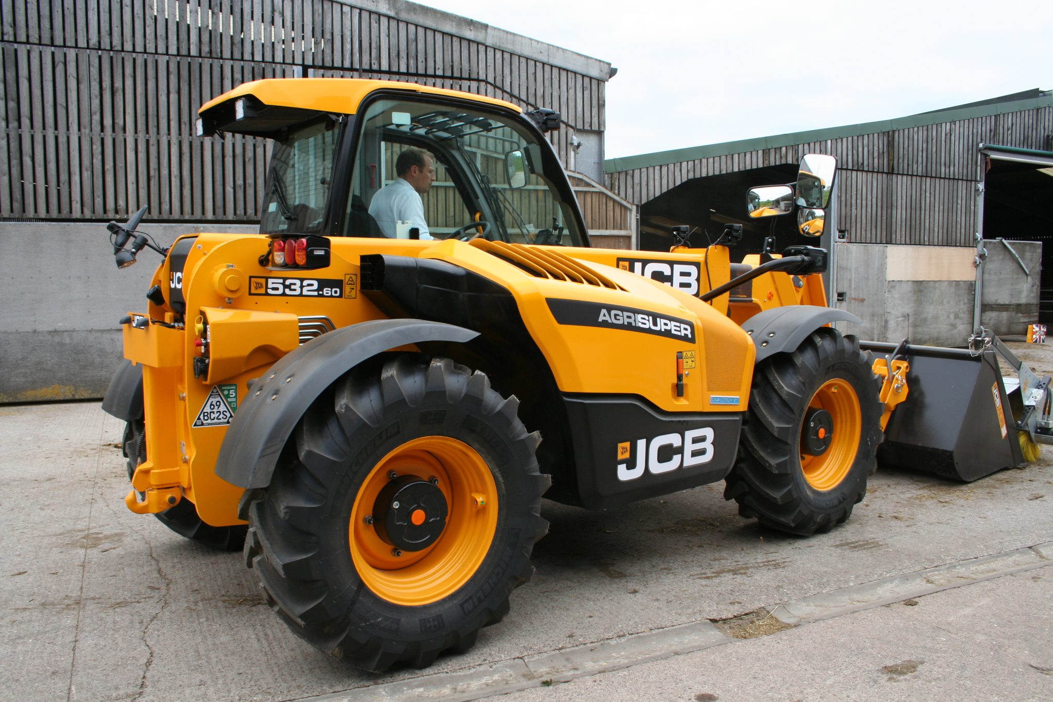 JCB’S most compact mid-range Loadall gets Dualtech VT drive – Wheels ...