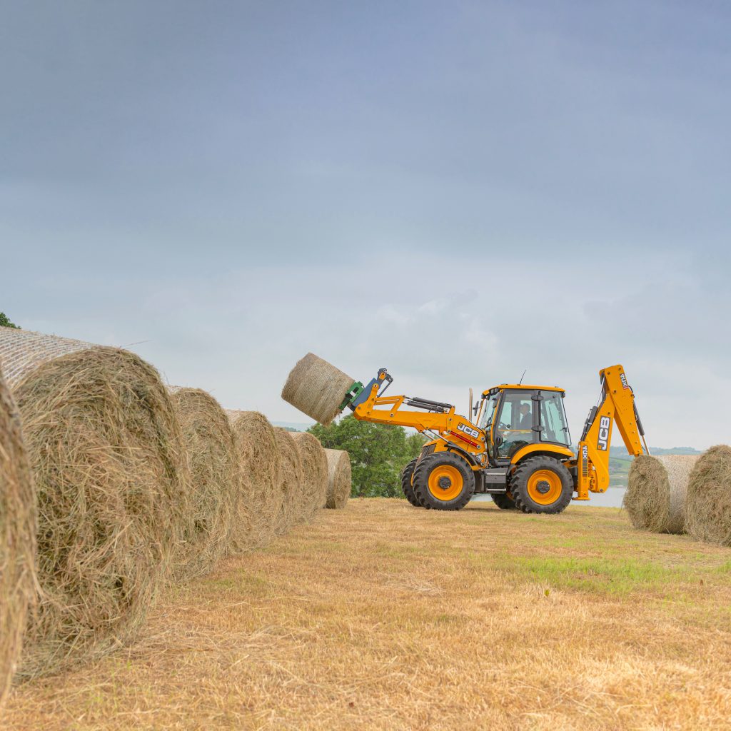 JCB backhoe-loader is cattle farmer’s choice for farm work – Wheels and ...