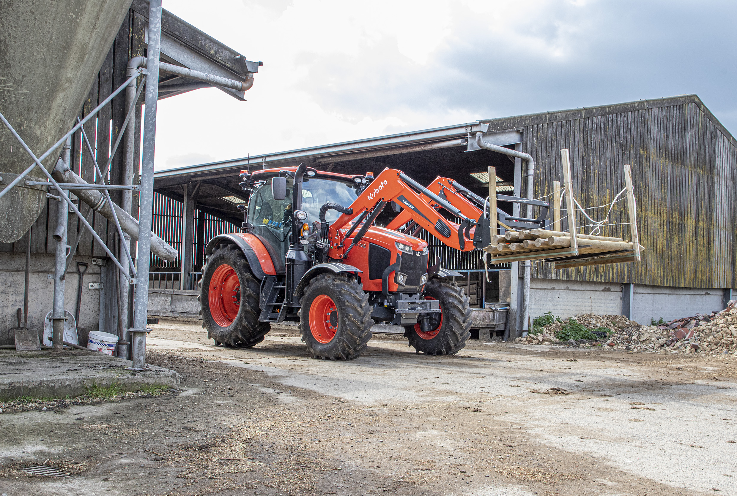 Kubota announces loader partnership with MX – Wheels and Fields
