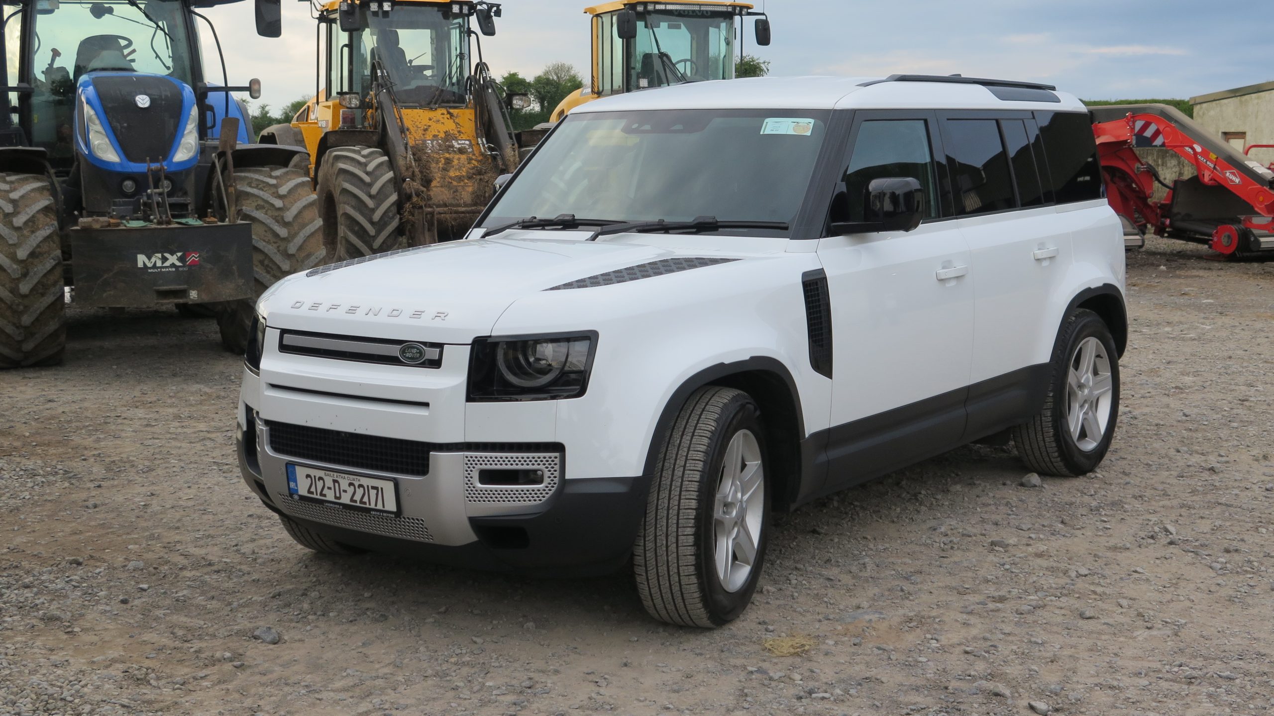 New Defender commercial gives Land Rover a pricey lead – Wheels and Fields