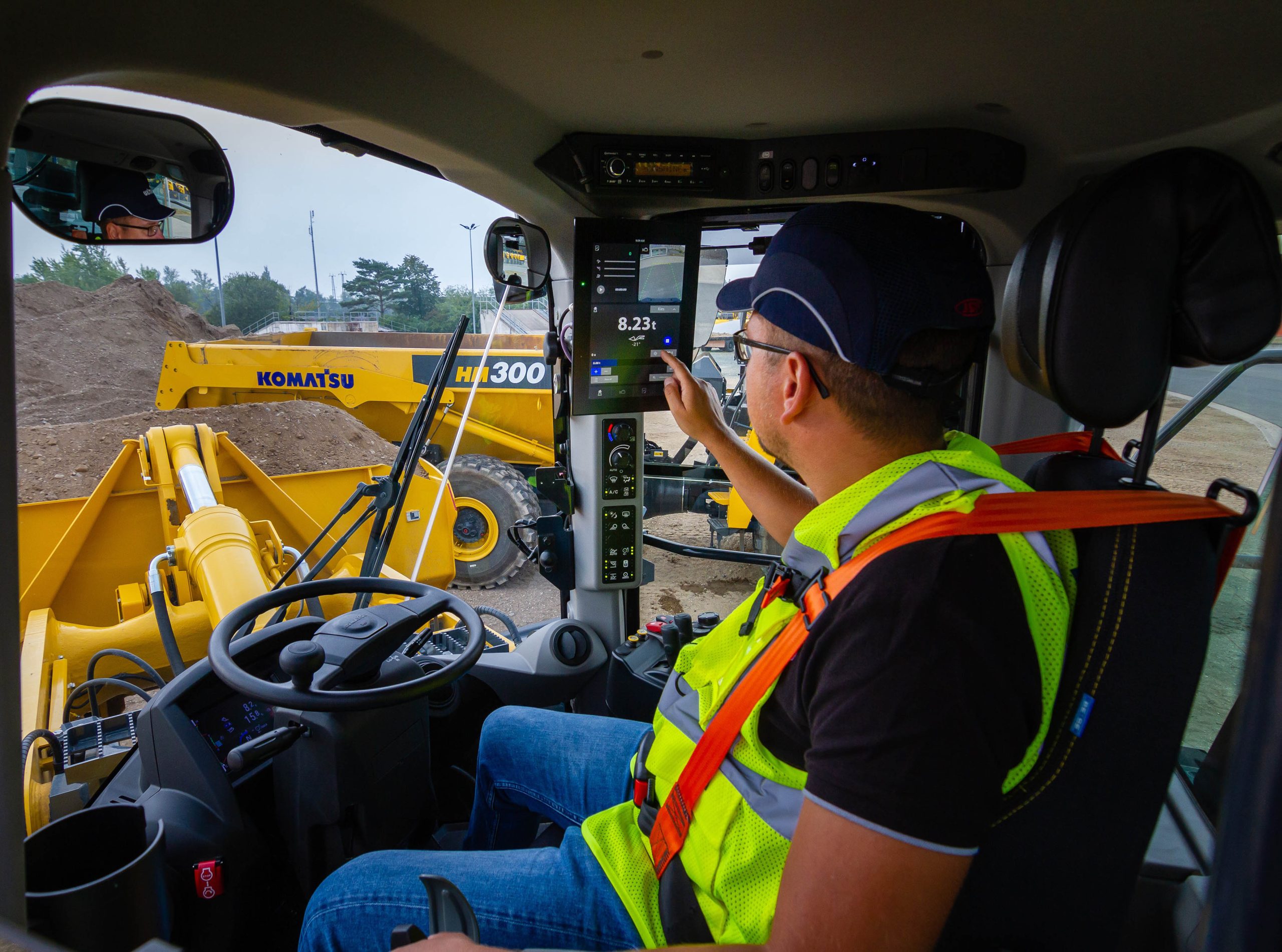 Komatsu launch ‘SUBMONITOR’ system for wheel loaders – Wheels and Fields