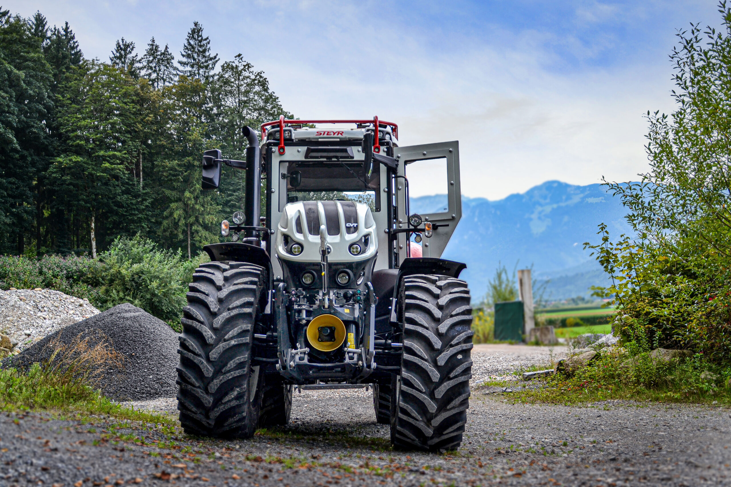 Steyr show tractor with military capabilities – Wheels and Fields
